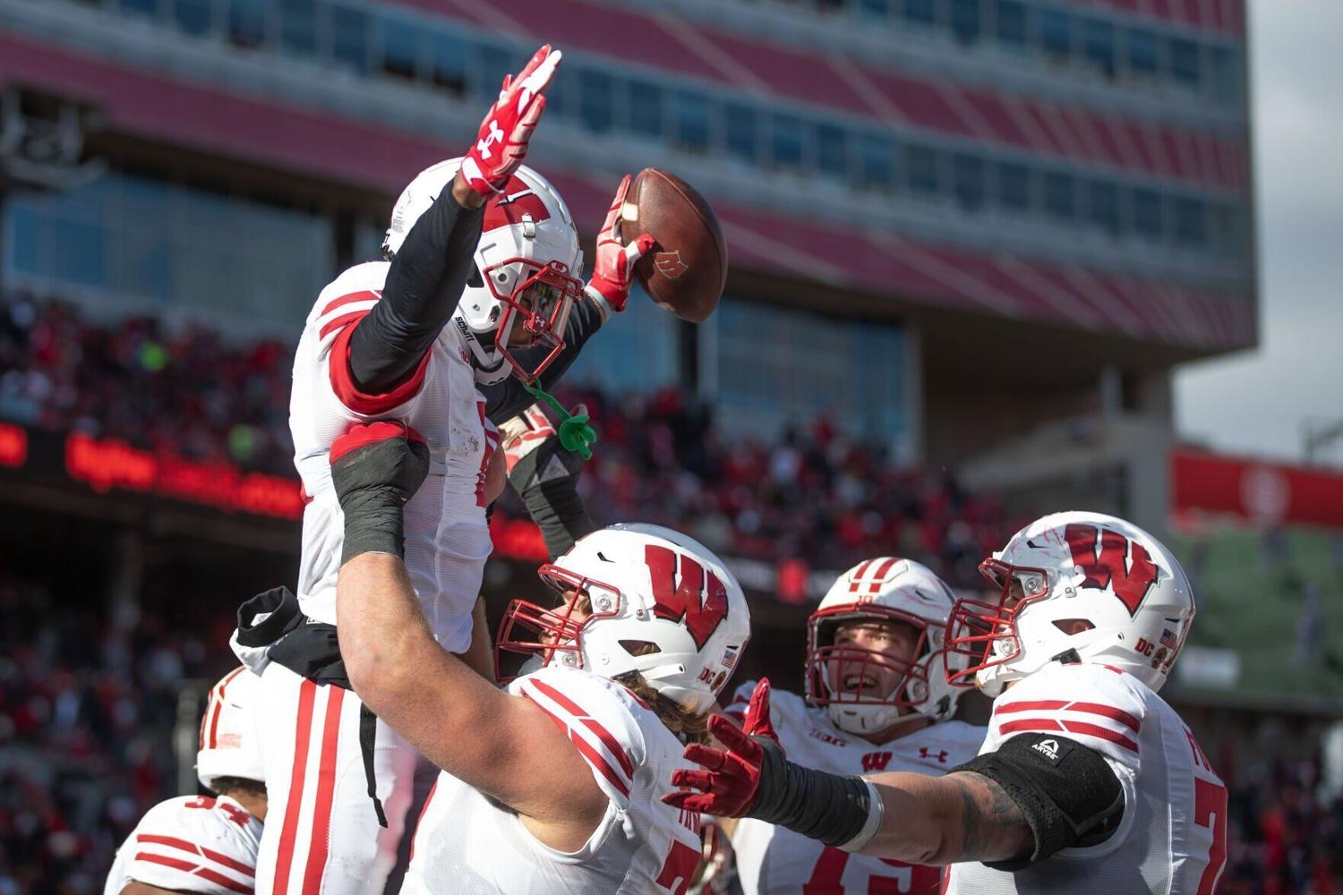 Wisconsin football 'plays for Devin' Chandler after he died in Virginia ...
