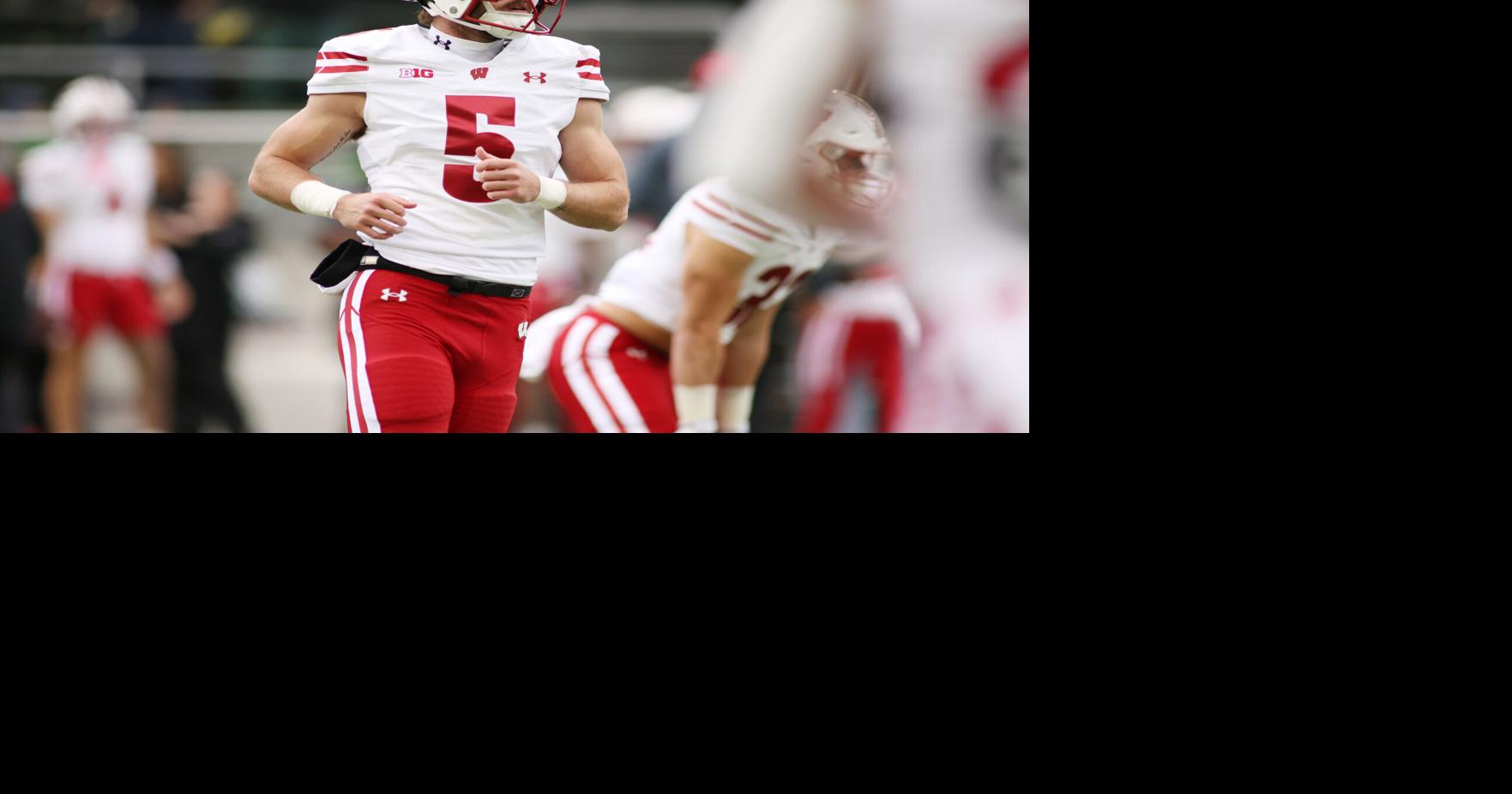 Watch Wisconsin football freshman QB Carter Smith's first TD pass