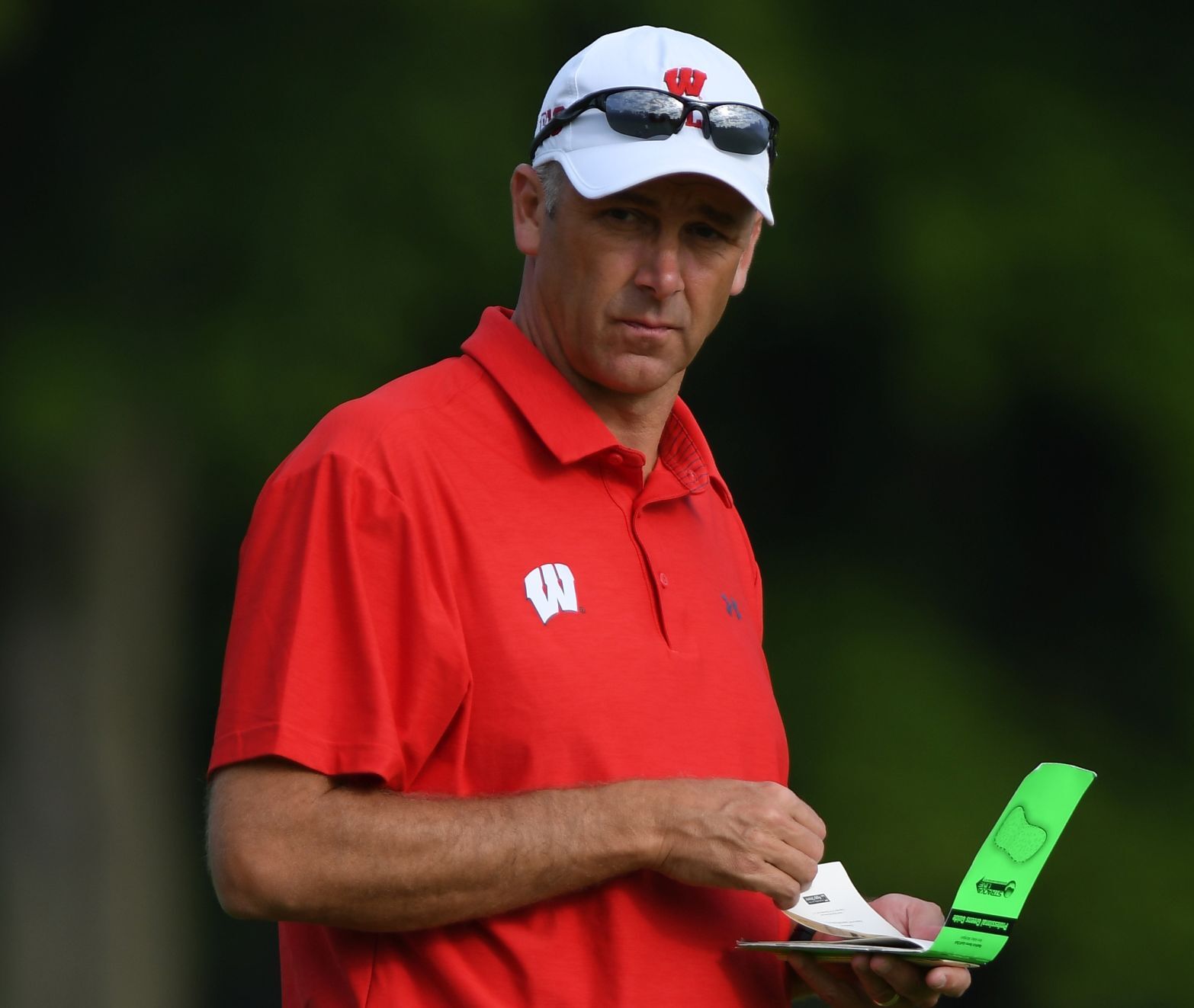 How much the Wisconsin Badgers spend on coach salaries