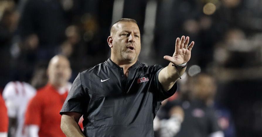 Wisconsin football hiring Phil Longo as offensive coordinator