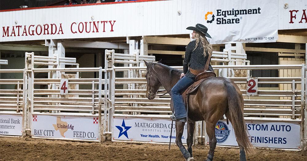 Contestants ride for the Rodeo Queen crown | News | baycitytribune.com