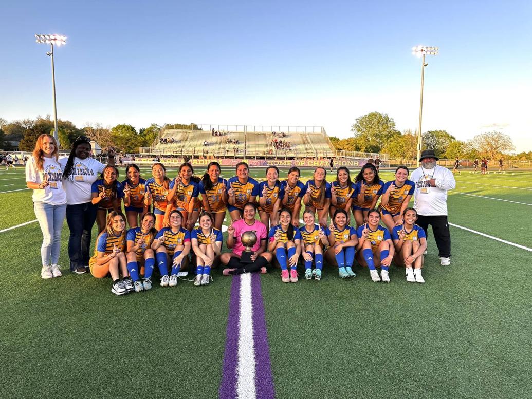 Ladycats advance to 3rd round, Blackcats season ends in area matchup ...