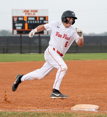Offense buoys five-game win streak for Van Vleck | Sports ...