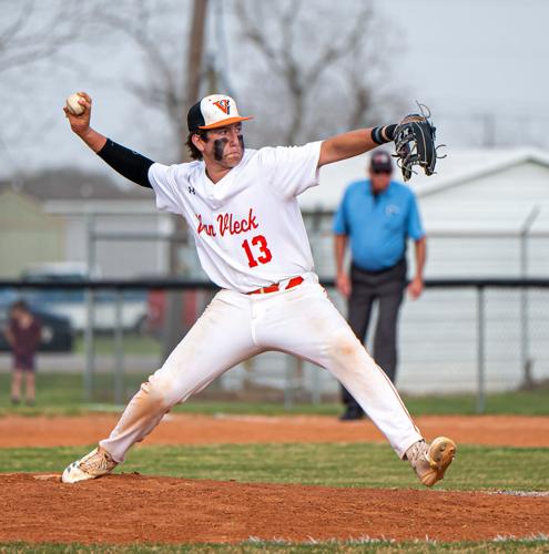 Offense buoys five-game win streak for Van Vleck | Sports ...