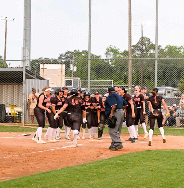 Lady Leps back on top: Suarez late bomb lifts Van Vleck to first ...