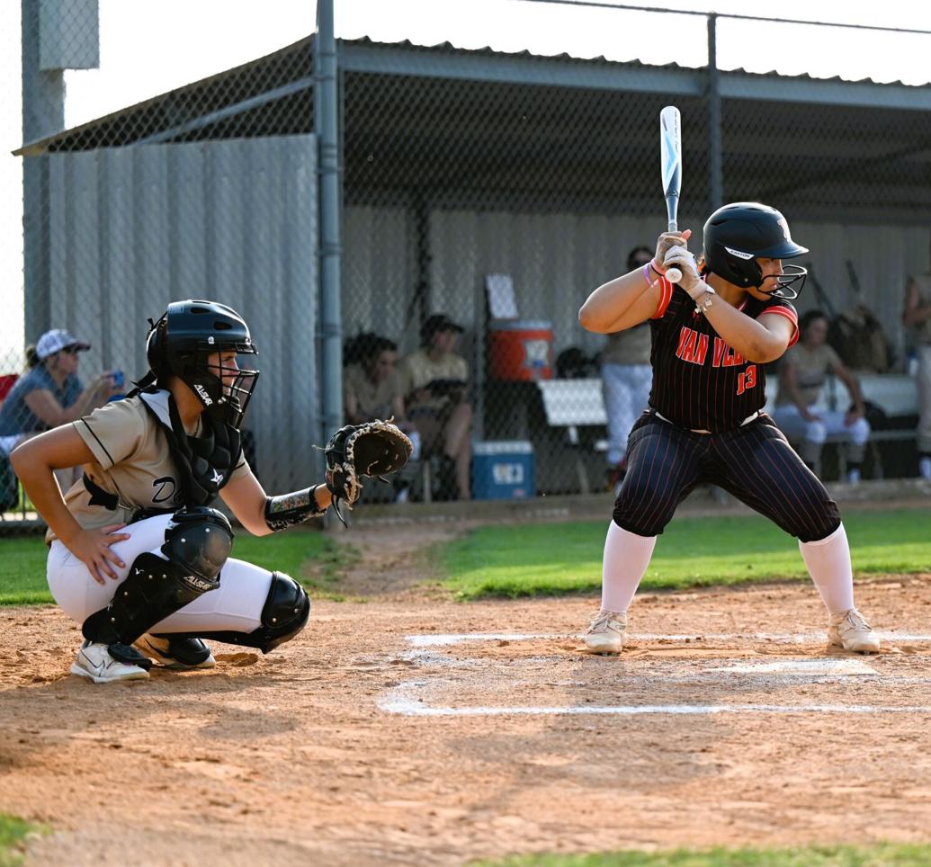 Lady Leps back on top: Suarez late bomb lifts Van Vleck to first ...