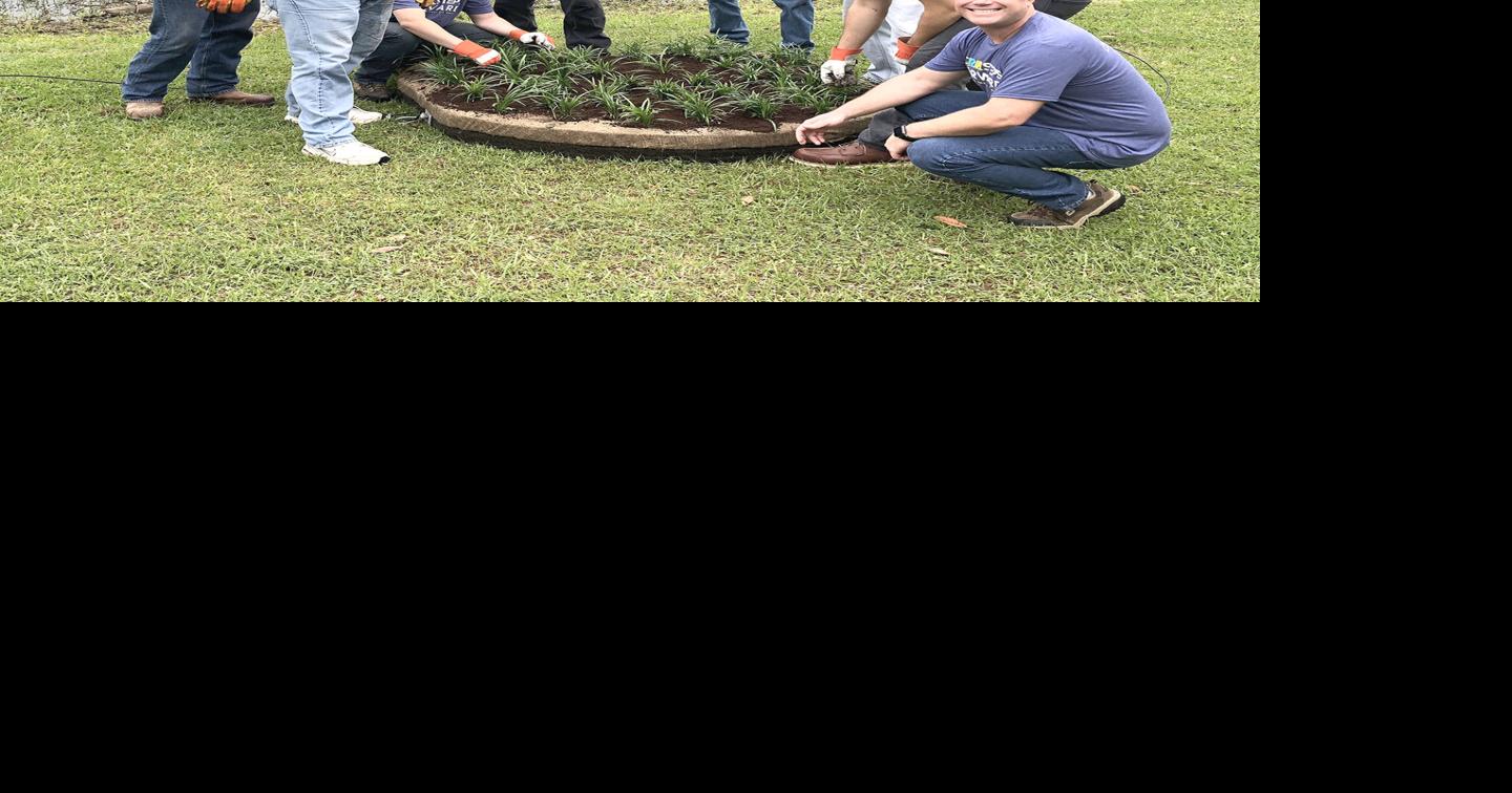 LCRA team ‘steps forward’ to help beautify Le Tulle Park | Community ...