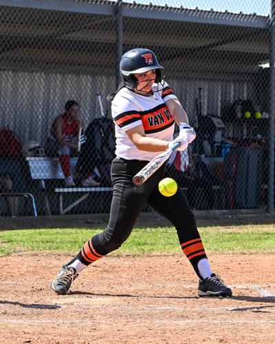 Van Vleck finishes 2-0-2 at own tournament; Palacios goes 1-0-1 ...