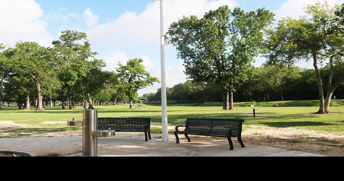 City installs high-tech light at Jenkins Park | Lifestyle | baytownsun.com