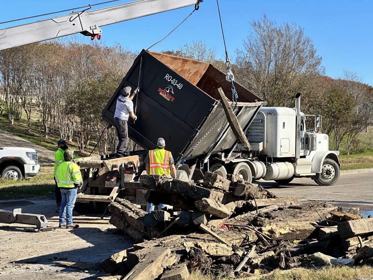 Flipped truck, debris tie up traffic | Local | baytownsun.com
