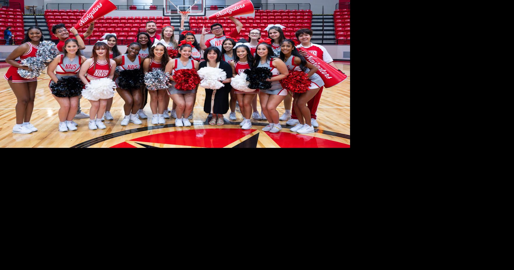 Lee College cheer team returns after 20 years | News | baytownsun.com