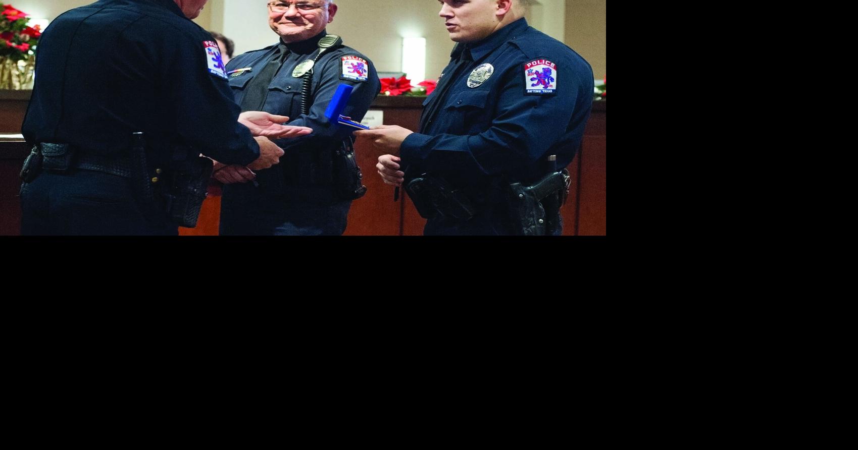 Baytown officers honored for heroic acts | News | baytownsun.com