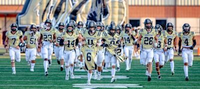 Anahuac remembers two lost teammates | Local | baytownsun.com