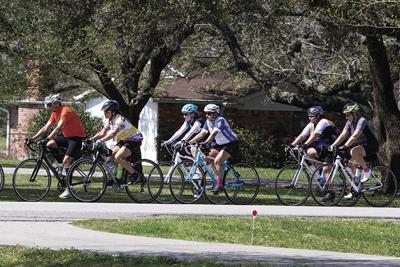 700 cyclists take part in Gator Ride | News | baytownsun.com