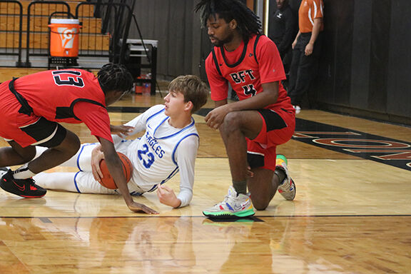 Baytown, Barbers Hill hoops teams hit McDonald's | Local | baytownsun.com