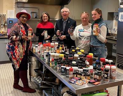Bay Area Quilting Guild donates spices to homeless | Local | baytownsun.com