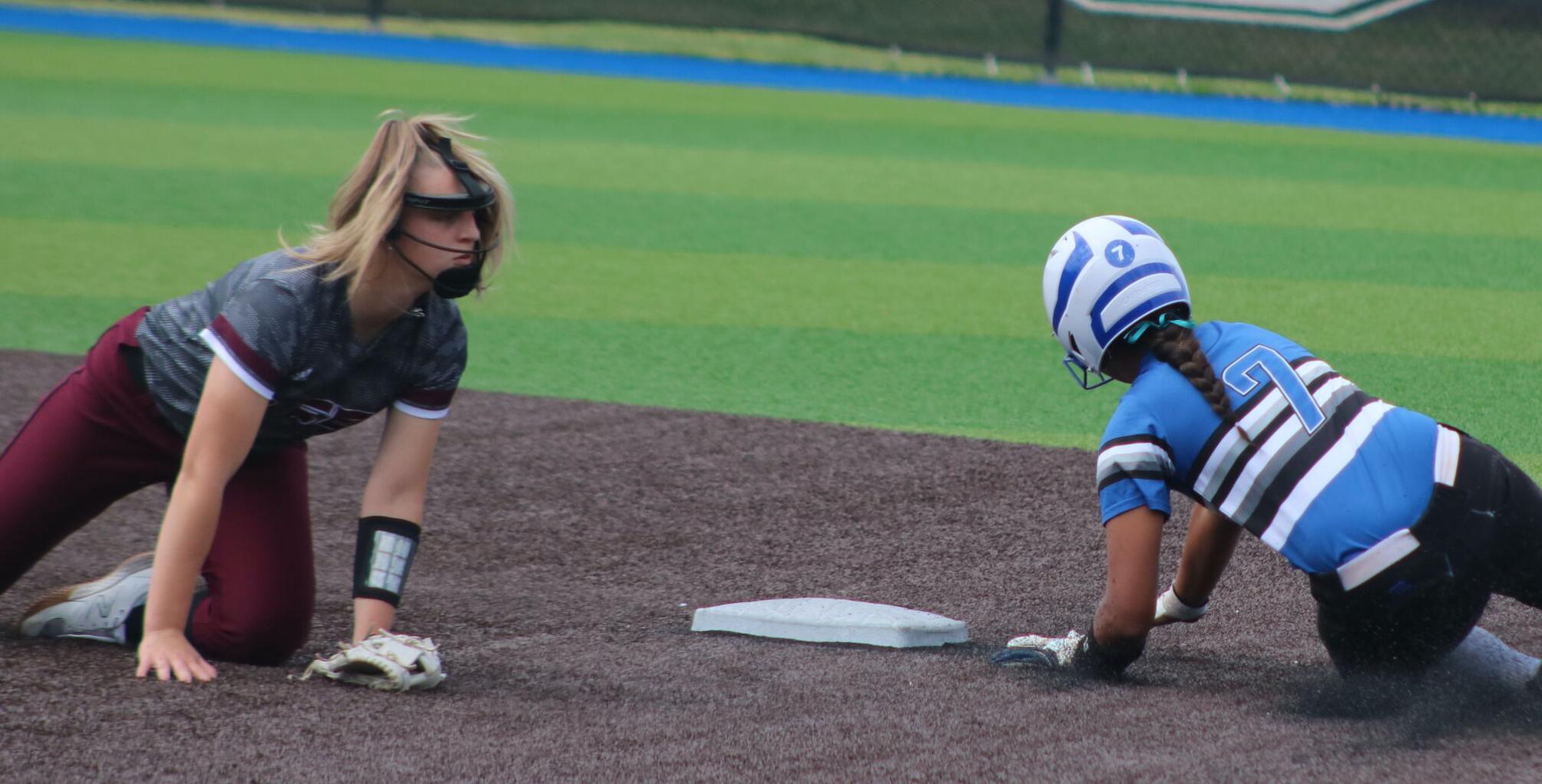Lee softball attack smothers Sterling 17-3 | Sports | baytownsun.com