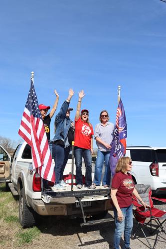 Residents show support for border convoy | News | baytownsun.com