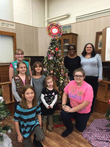 Community chooses Redus family’s tree as its favorite | News ...