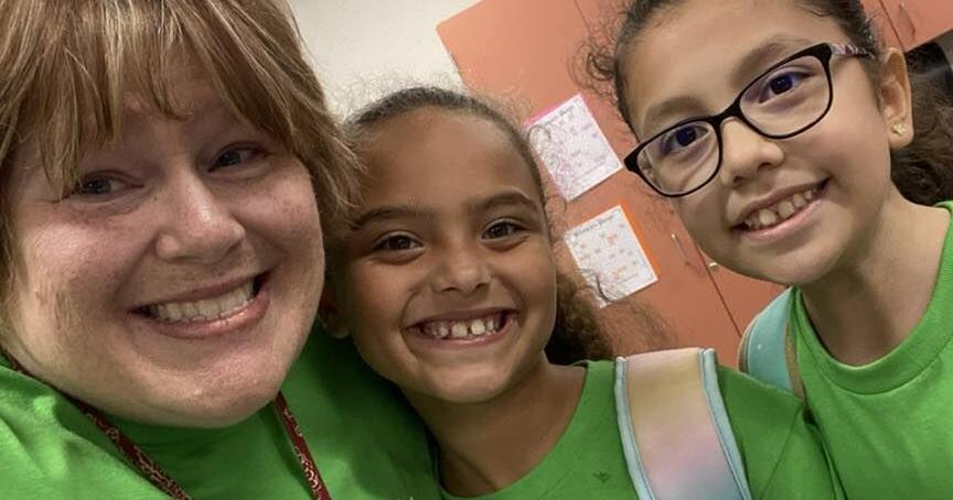 Travis teacher crowdfunds mini library | Local | baytownsun.com