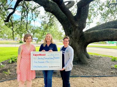 ExxonMobil donates $5,000 to library | News | baytownsun.com