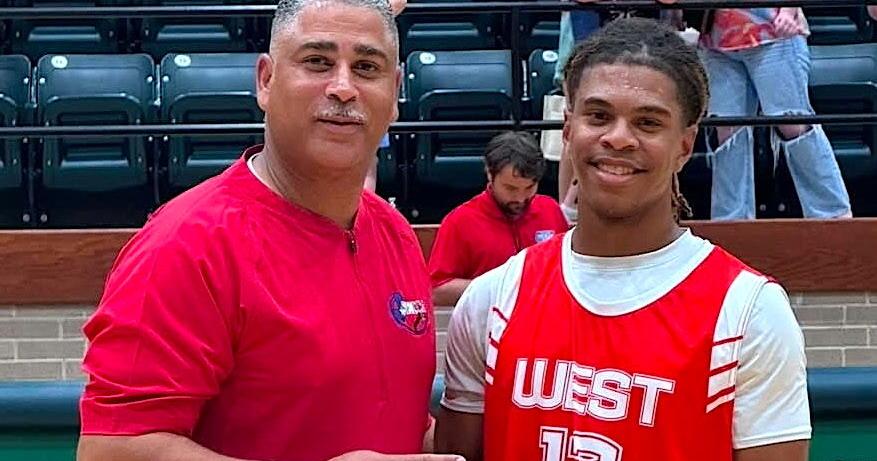 Vaughn scores 16, leads West to All-Star win | Sports | baytownsun.com