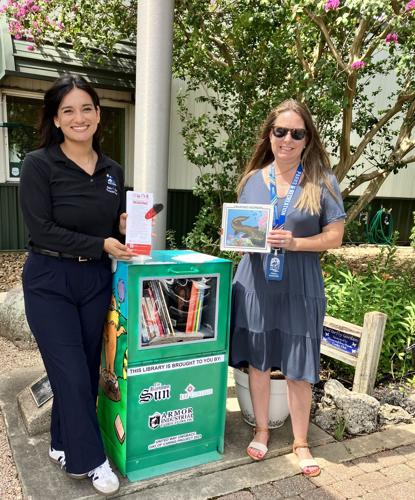United Way gives free little libraries for Day of Caring | Local ...