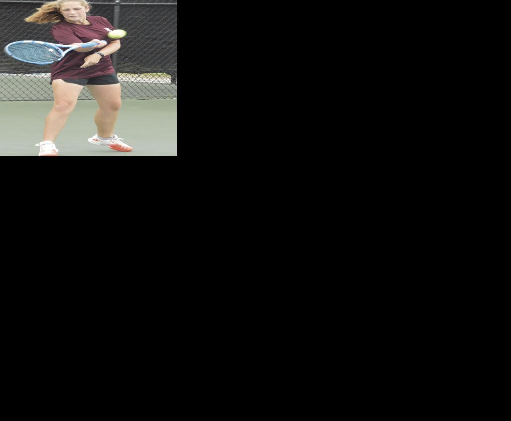 Lee tennis plays numbers game | Sports | baytownsun.com