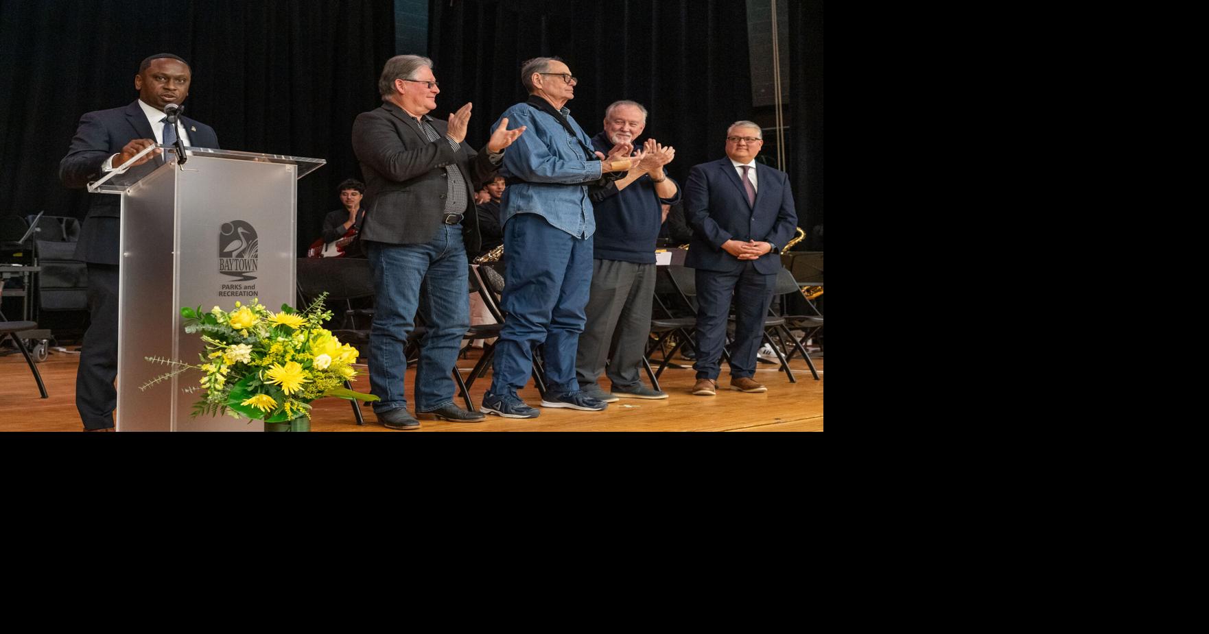 Ceremony honors Baytown's incoming, outgoing mayors | Local ...