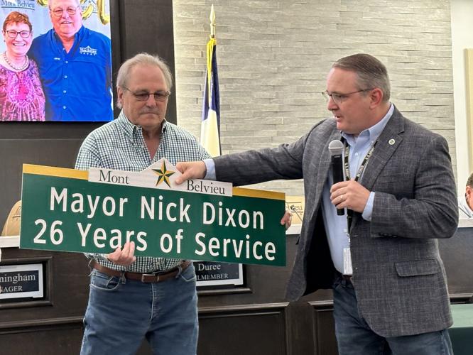 Mont Belvieu honors retired Mayor Dixon | Local | baytownsun.com
