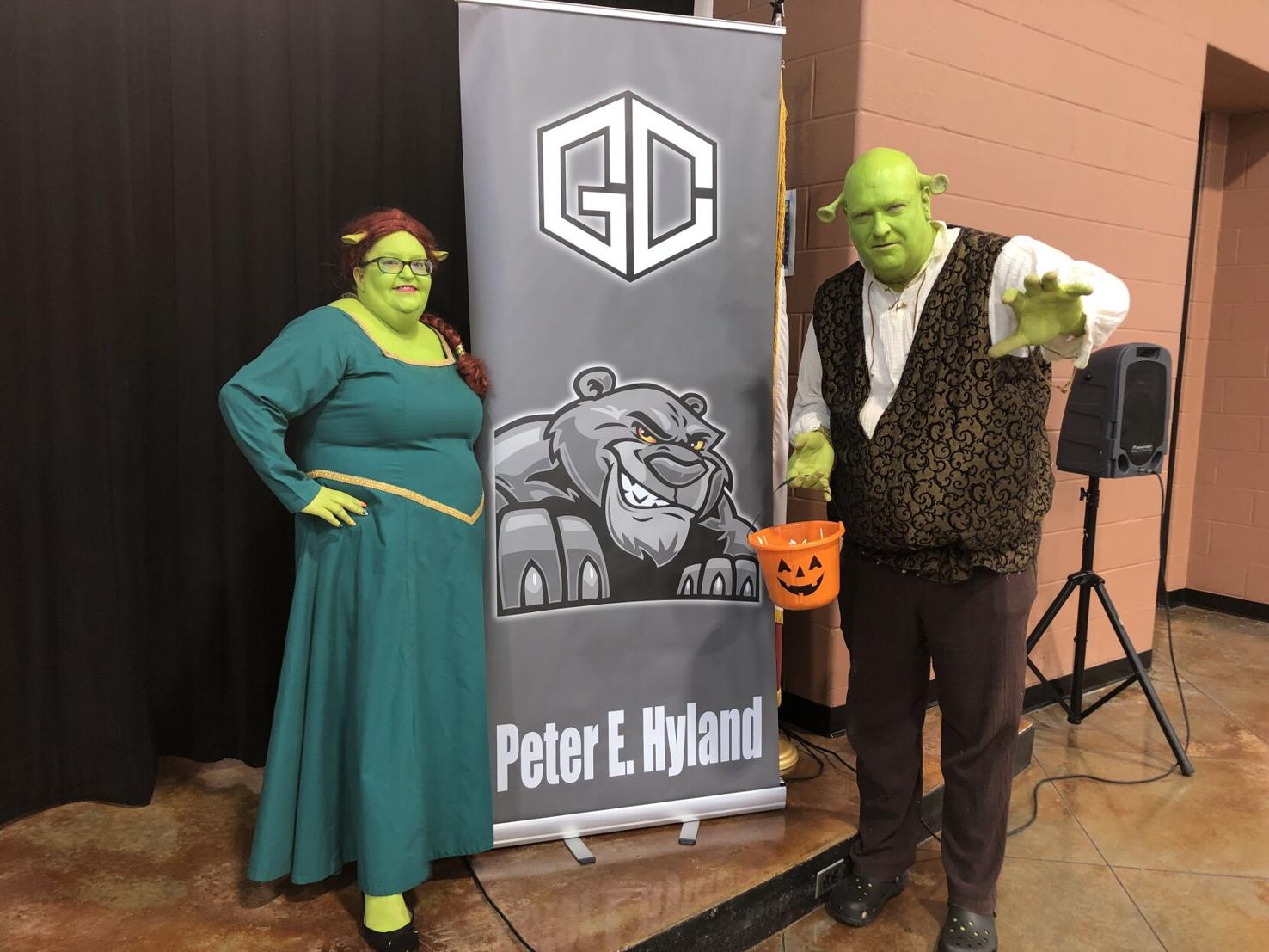 Shrek and Fiona visit Peter Hyland Center | Local | baytownsun.com