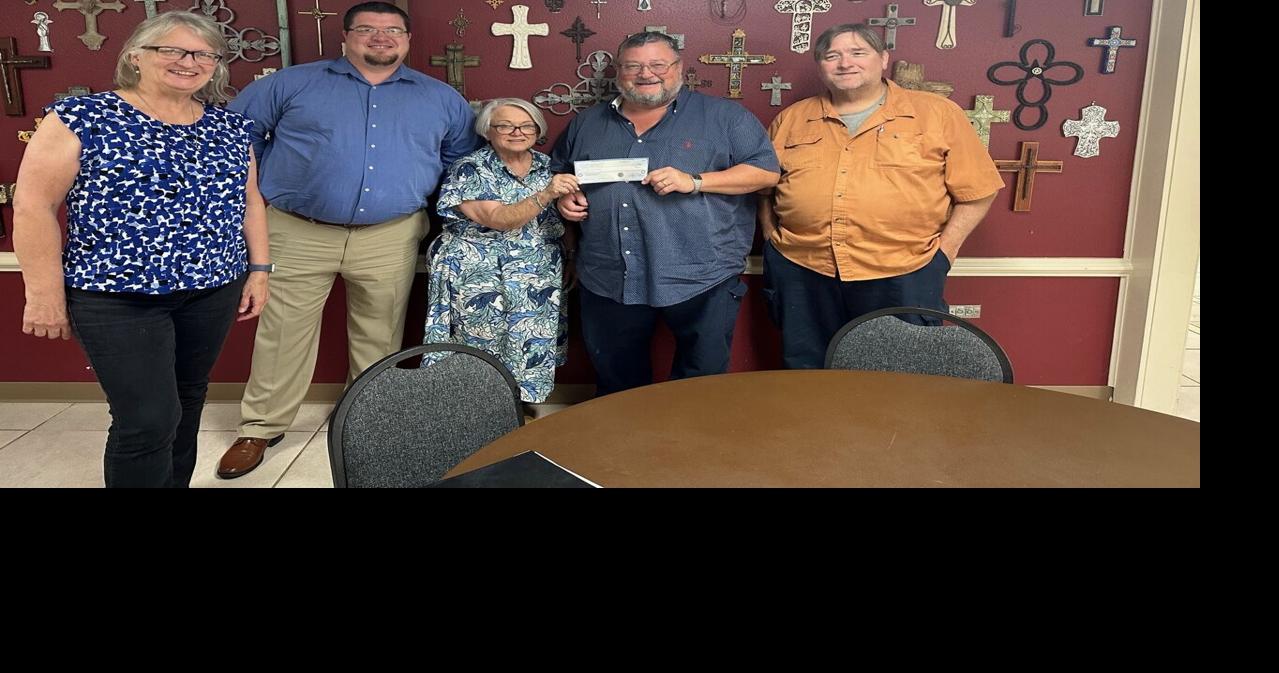 Redeemer Lutheran makes donation to Friends Feeding Friends | Lifestyle ...