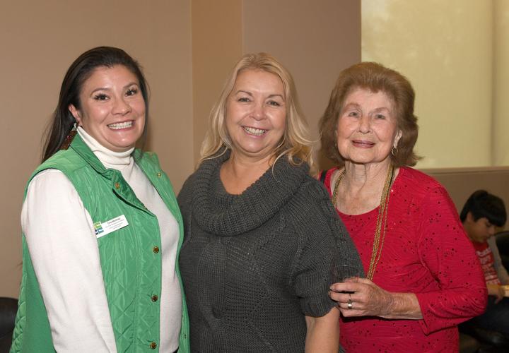 Baytown Chamber gathers for the holidays | Local | baytownsun.com