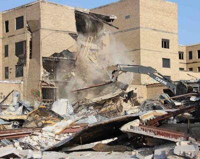 Demolition resumes on old San Jac hospital building | News | baytownsun.com