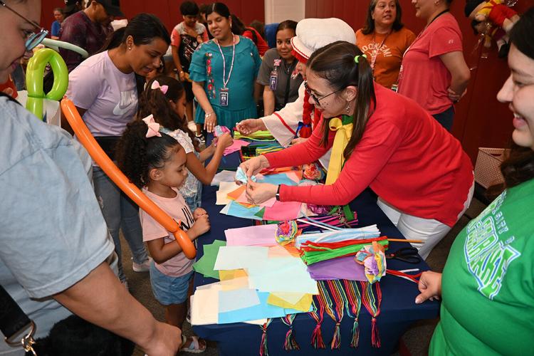 Alamo Elementary celebrates Dia del Niño | Local | baytownsun.com