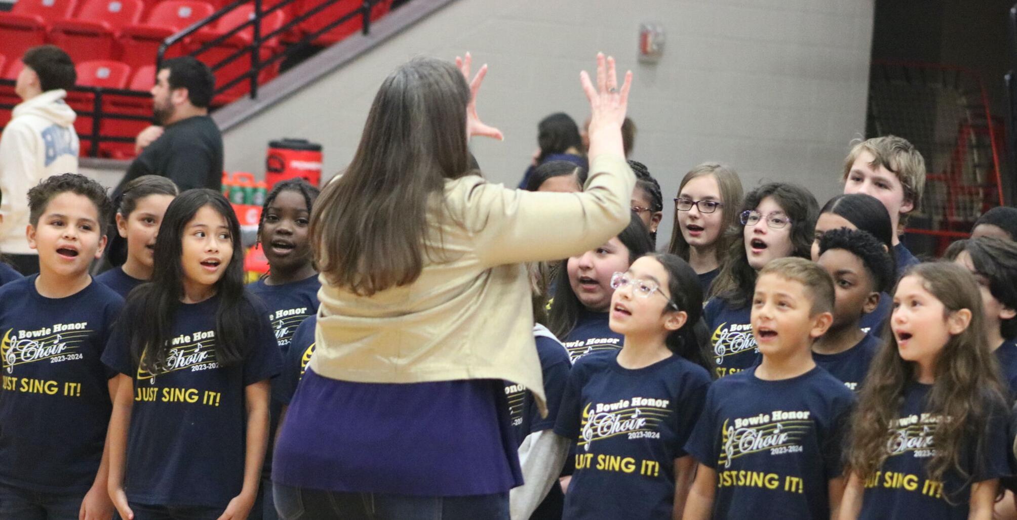 James Bowie Elementary sings national anthem | Local | baytownsun.com