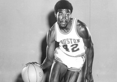 Cougars basketball to honor Dwight Davis | Sports | baytownsun.com