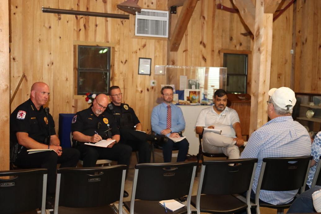 Baytown PD speaks with District 4 citizens | News | baytownsun.com