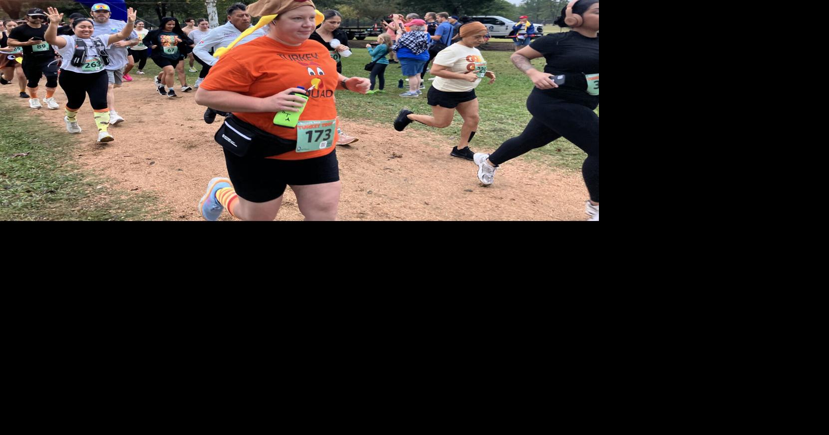Turkey Trot draws hundreds despite tricky weather | Local | baytownsun.com