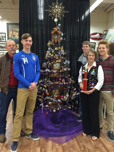 Community chooses Redus family’s tree as its favorite | News ...