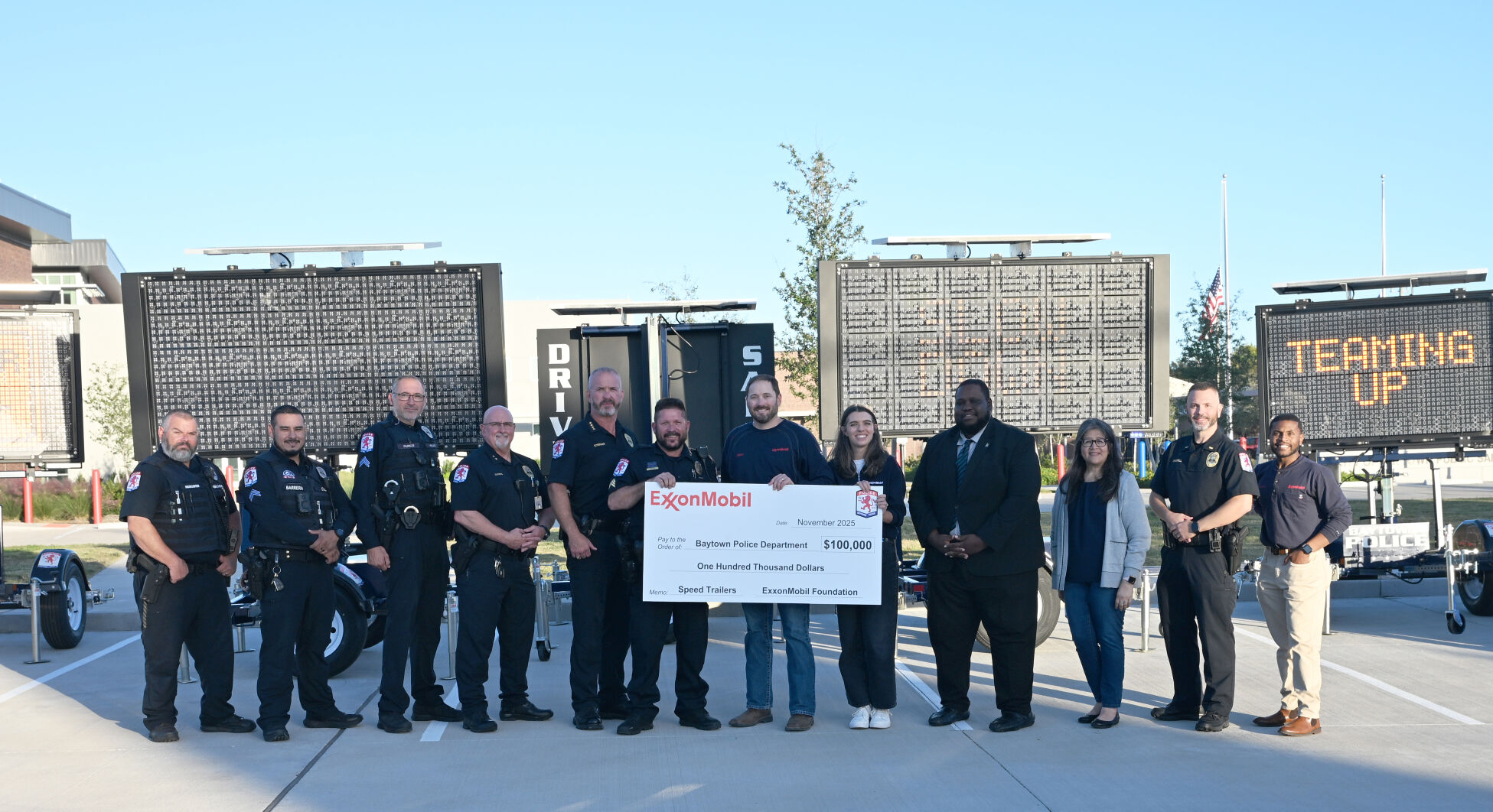 ExxonMobil gives Baytown PD $100,000 | Local | baytownsun.com