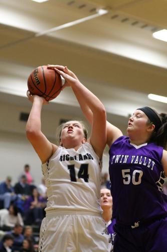 Prep girls roundup: Lady Blues trap Panthers, Bulldogs bite Tigers ...