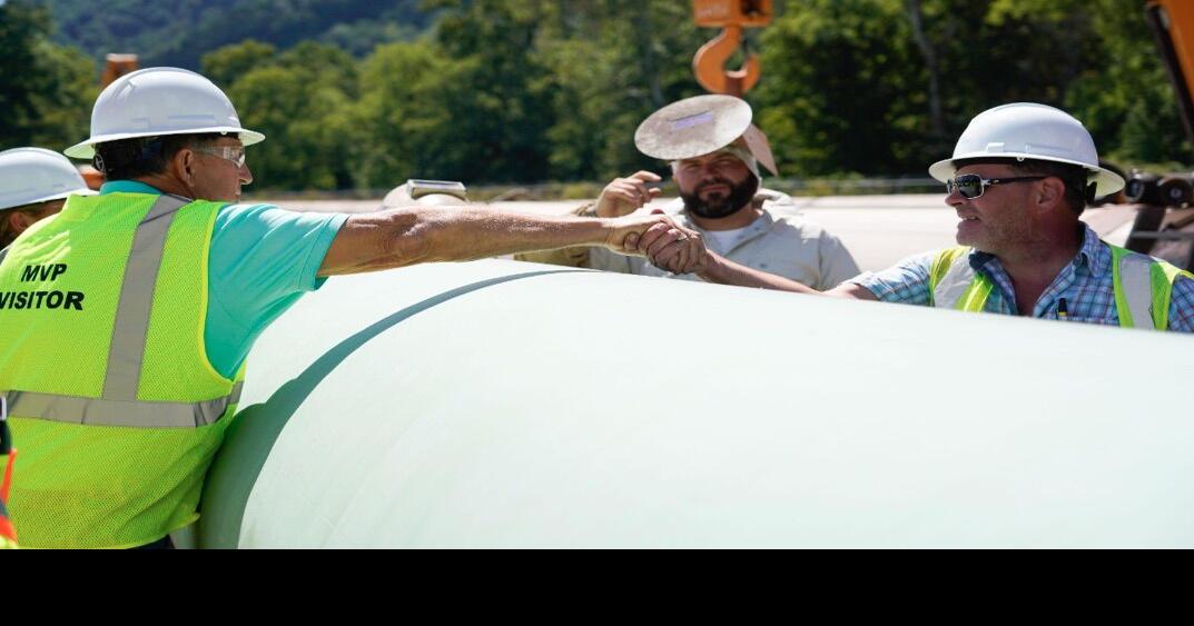 Manchin gets hands-on look at MVP construction | News | bdtonline.com