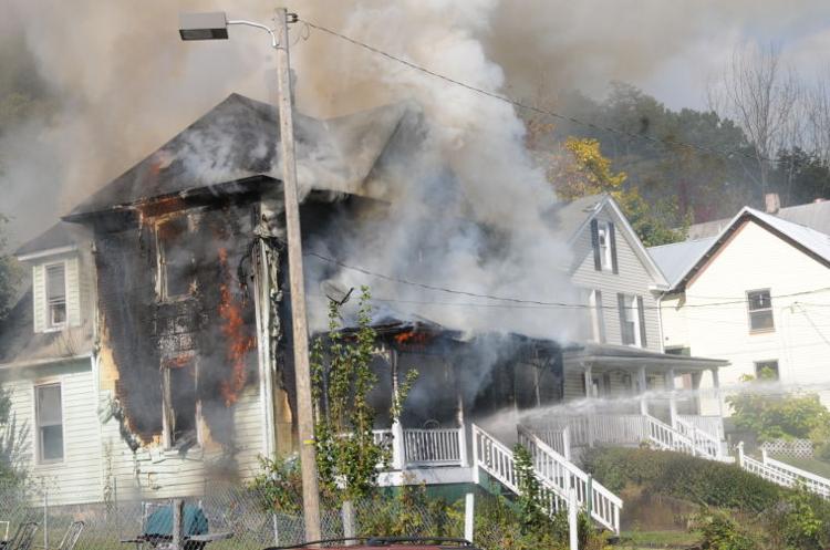 Firefighters battle large blaze in city limits of Bluefield | Local ...
