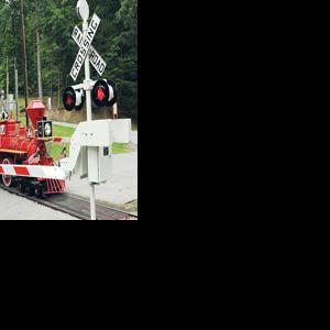 Ridge Runner train has new crossing gates at busy Lotito Park ...