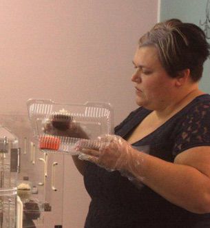 Cupcake shop owner charged in alleged mother-daughter embezzlement ...