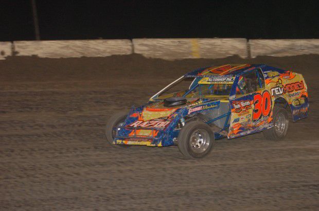 Grabouski, Wilhelm win Octoberfest Modified features