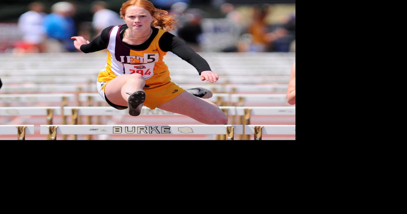 Richardson, Harms go back-to-back in hurdle event
