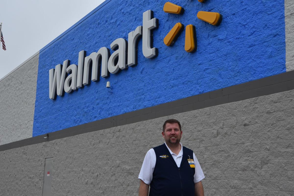 Wal-Mart hires new store manager