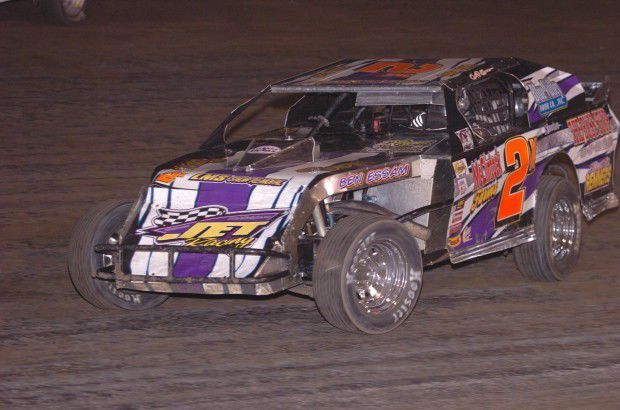 Saathoff wins fourth straight